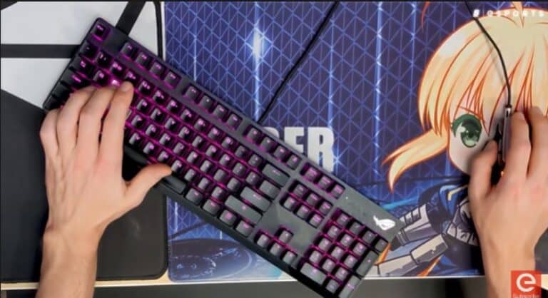5 Reasons Why Pro Gamers Tilt Their Keyboard - TechnoQia