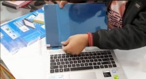 How to Remove Keyboard Marks from Laptop Screen - TechnoQia