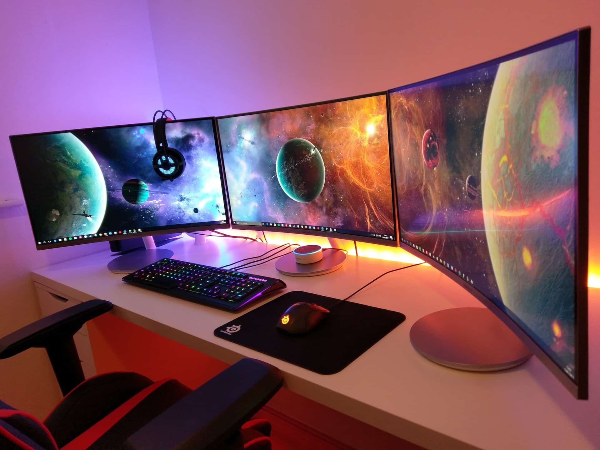 Choosing between a Curved and a Flat Monitor - TechnoQia